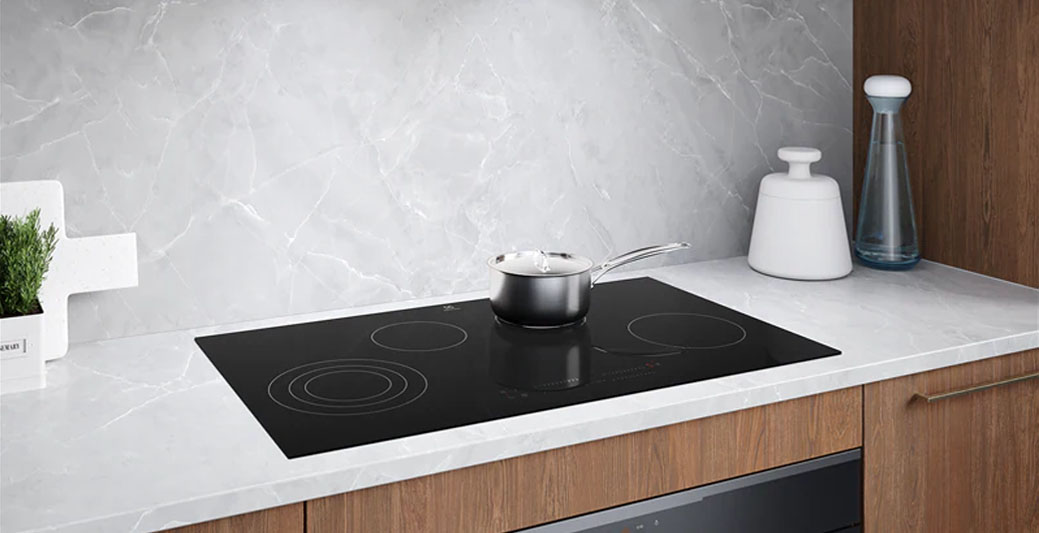 90cm UltimateTaste 300 4 Zone Ceramic Cooktop EHC944BE - Signature ...
