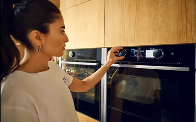 Neff Pyrolytic Slide & Hide® Oven + Added Steam with Metallic Silver ...