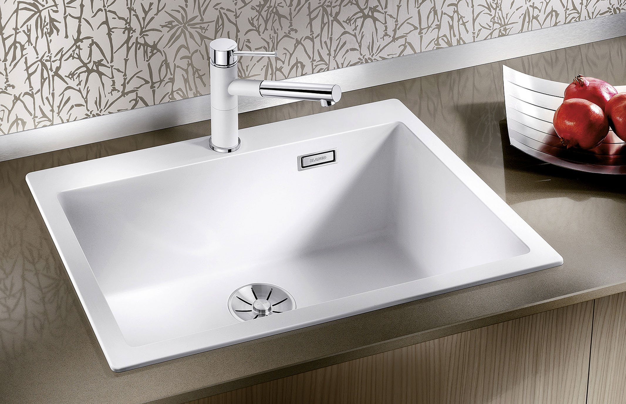 PLEON 8 Single Bowl SinkWhite PLEON8WK5 - Signature Appliances